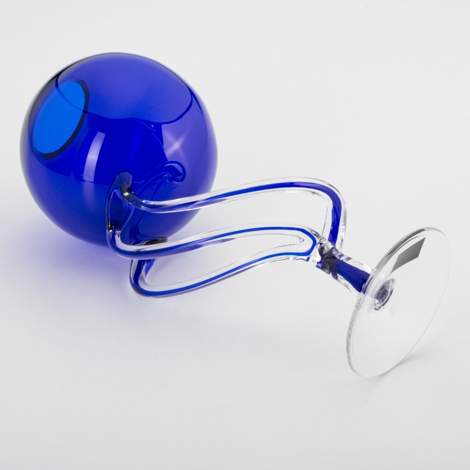 Ваза на фигурной ножке, Makora Krosno, цветное стекло, гутная техника ...