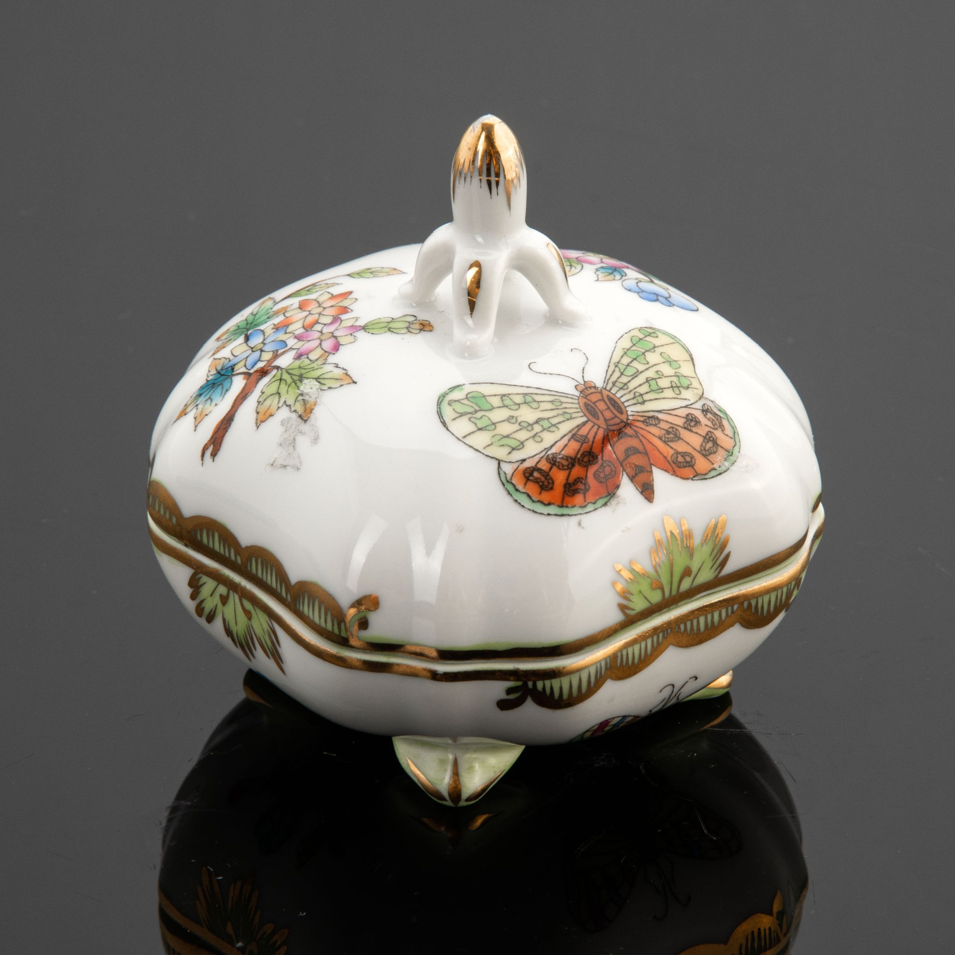 Шкатулка из серии "Queen Victoria" (Королева Виктория), фарфор, роспись ...