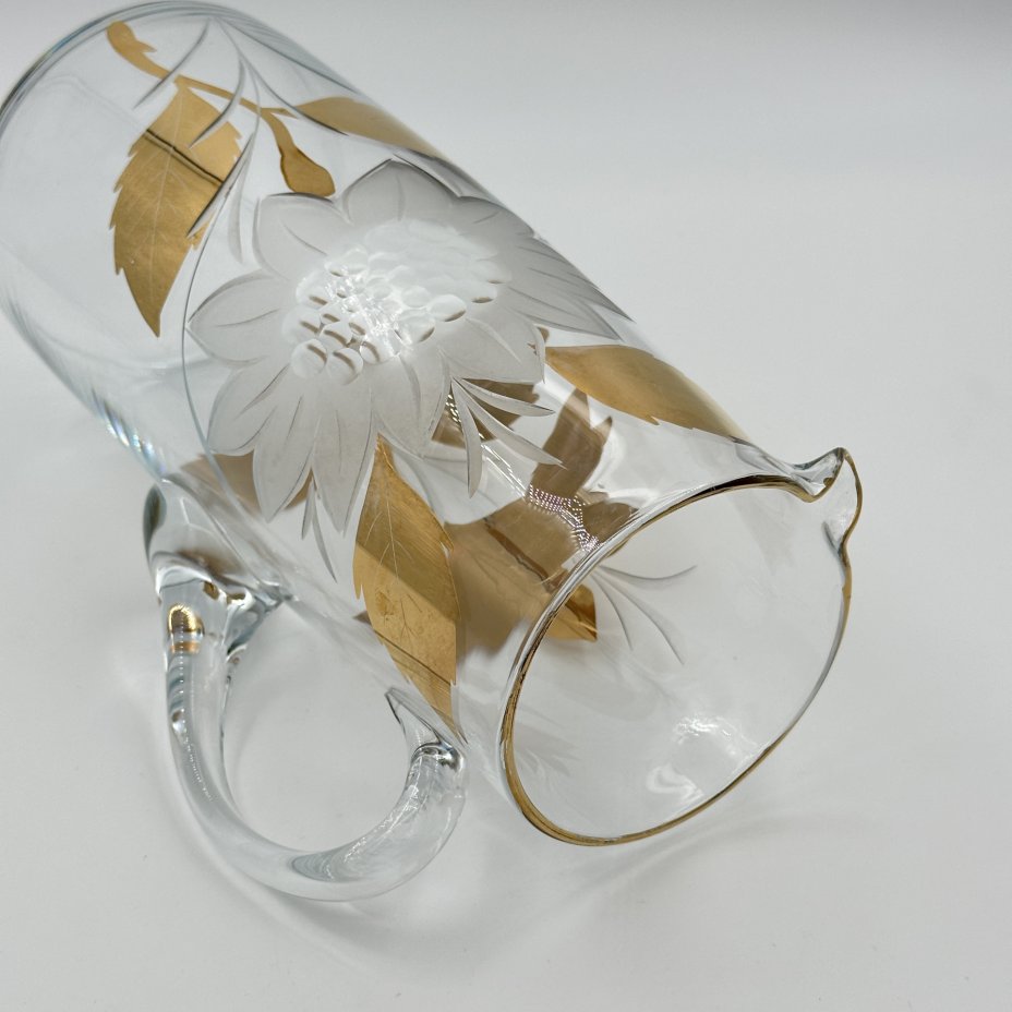 Кувшин, украшенный цветочным декором в виде подсолнуха, стекло, резьба ...