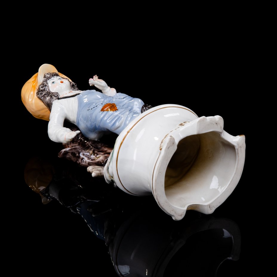 Статуэтка винтажная Мальчик с цветком в стилистике Capodimonte фаянс роспись золочение