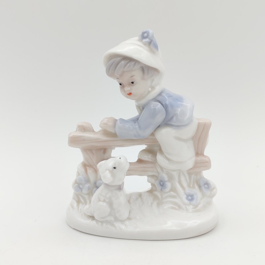 Статуэтка Мальчик на заборе фарфор роспись Европа 1980 2000 гг стоимостью 4500 руб