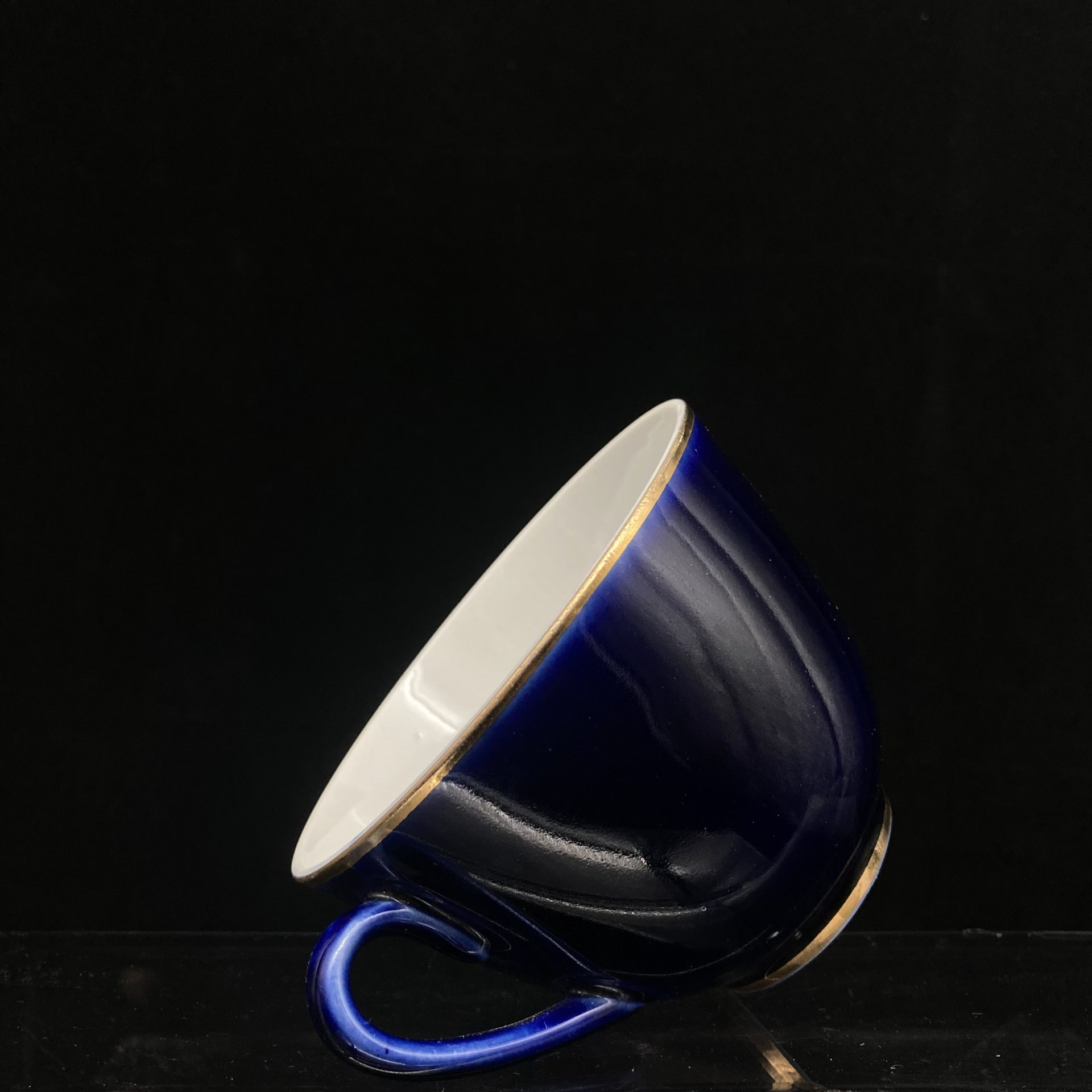 Чашка с тонким золотым ободком, фарфор, кобальт, золочение, Ленинградский фарфоровый завод (ЛФЗ ...