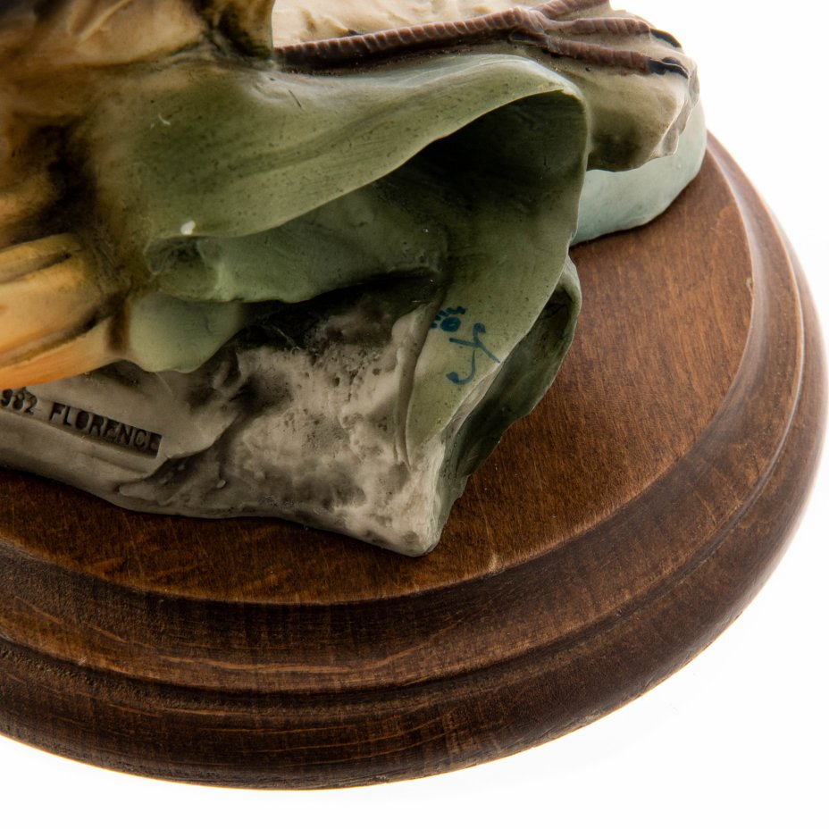 Статуэтка "Жёлтая трясогузка", композитный материал, дерево ...