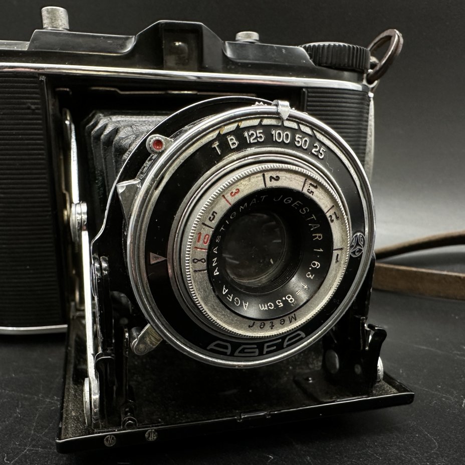 Фотоаппарат "Agfa jsolette" с объективом "Anastigmat Jgestar 1:6.3 F=8. ...