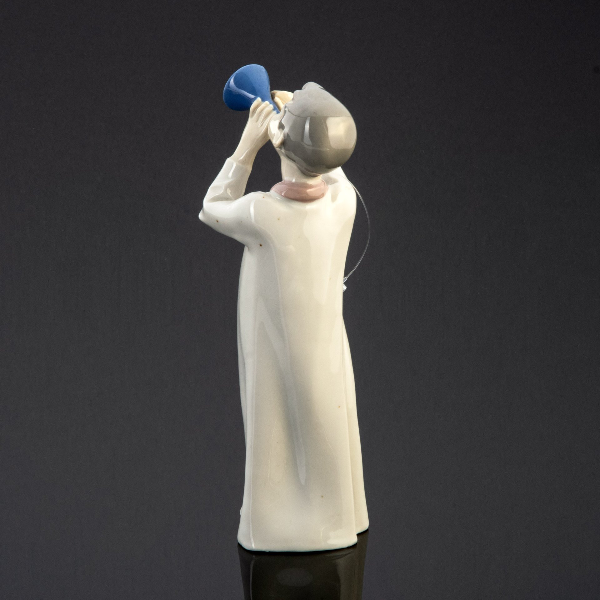 Статуэтка "Мальчик с дудочкой", фарфор, Carl Scheidig, Gräfenthal, ГДР, 1972-1990 гг. стоимостью ...