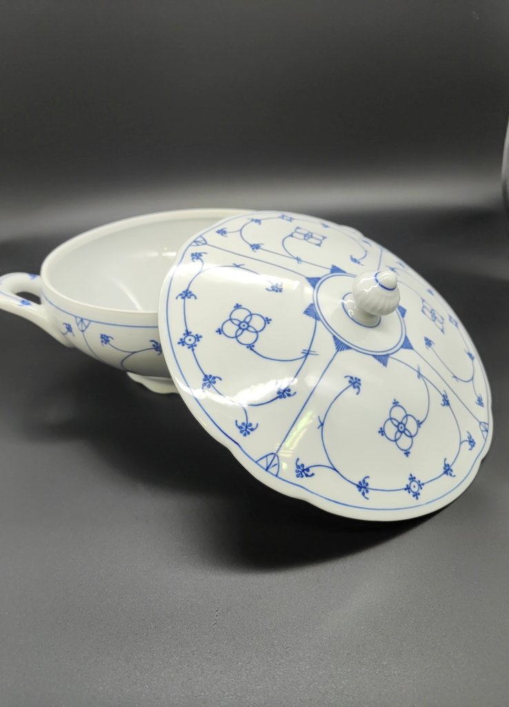 Супница "Луковый узор", фарфор, роспись, Heinrich Winterling GmbH & Co ...