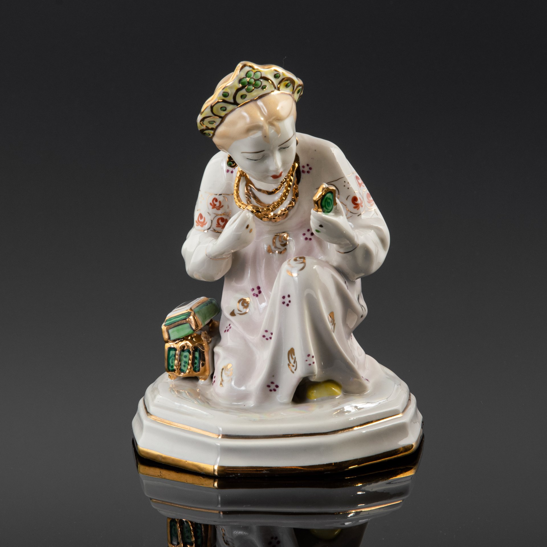 Статуэтка "Малахитовая шкатулка" ("Танюшка и тятино подаренье ...