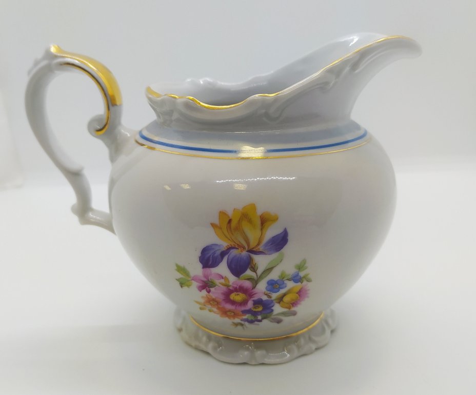 Молочник с цветочным декором и сине-золотым кантиком, фарфор, деколь, золочение, Kahla, ГДР ...
