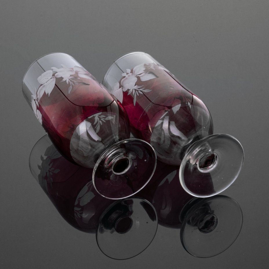 Фужеры для прохладительных напитков, украшенные цветочными мотивами ...