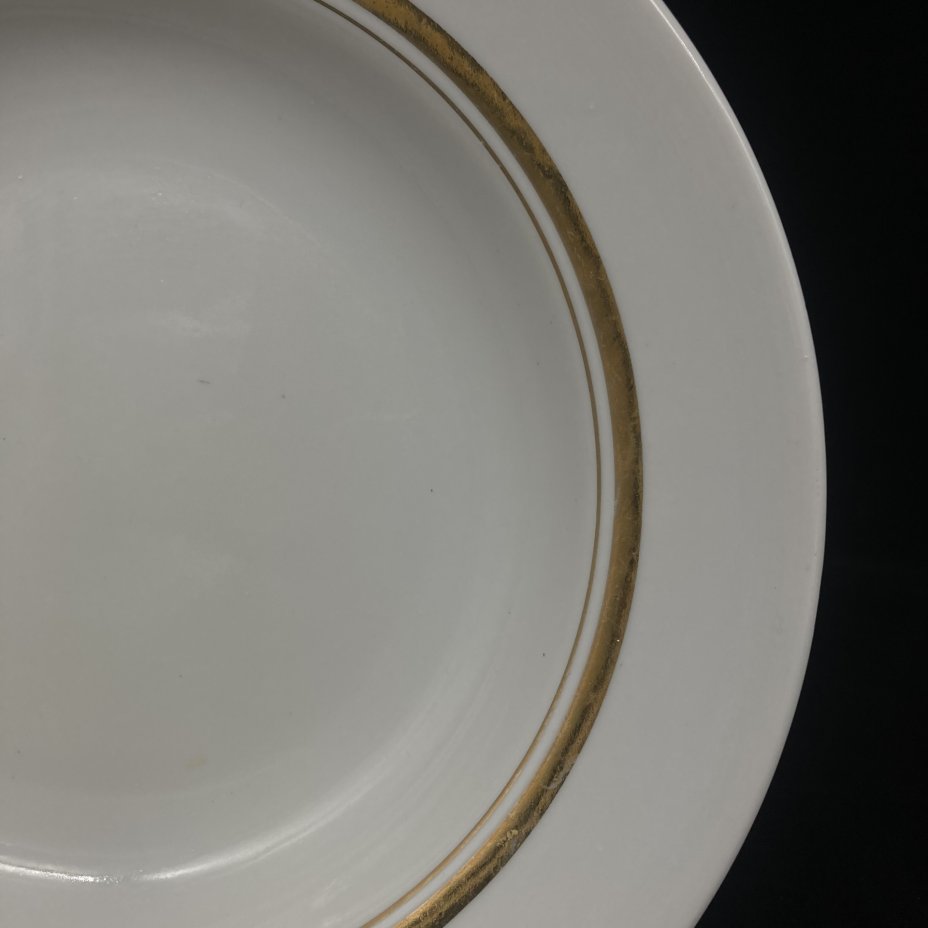 Набор из 2 суповых тарелок в подборе, фарфор, 1970-1991 гг. стоимостью 1490 руб.