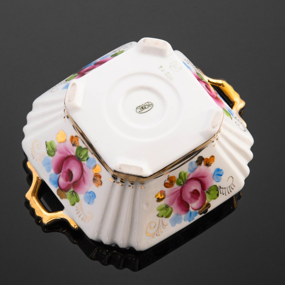 Сахарница, декорированная изображением цветов, фарфор, роспись ...