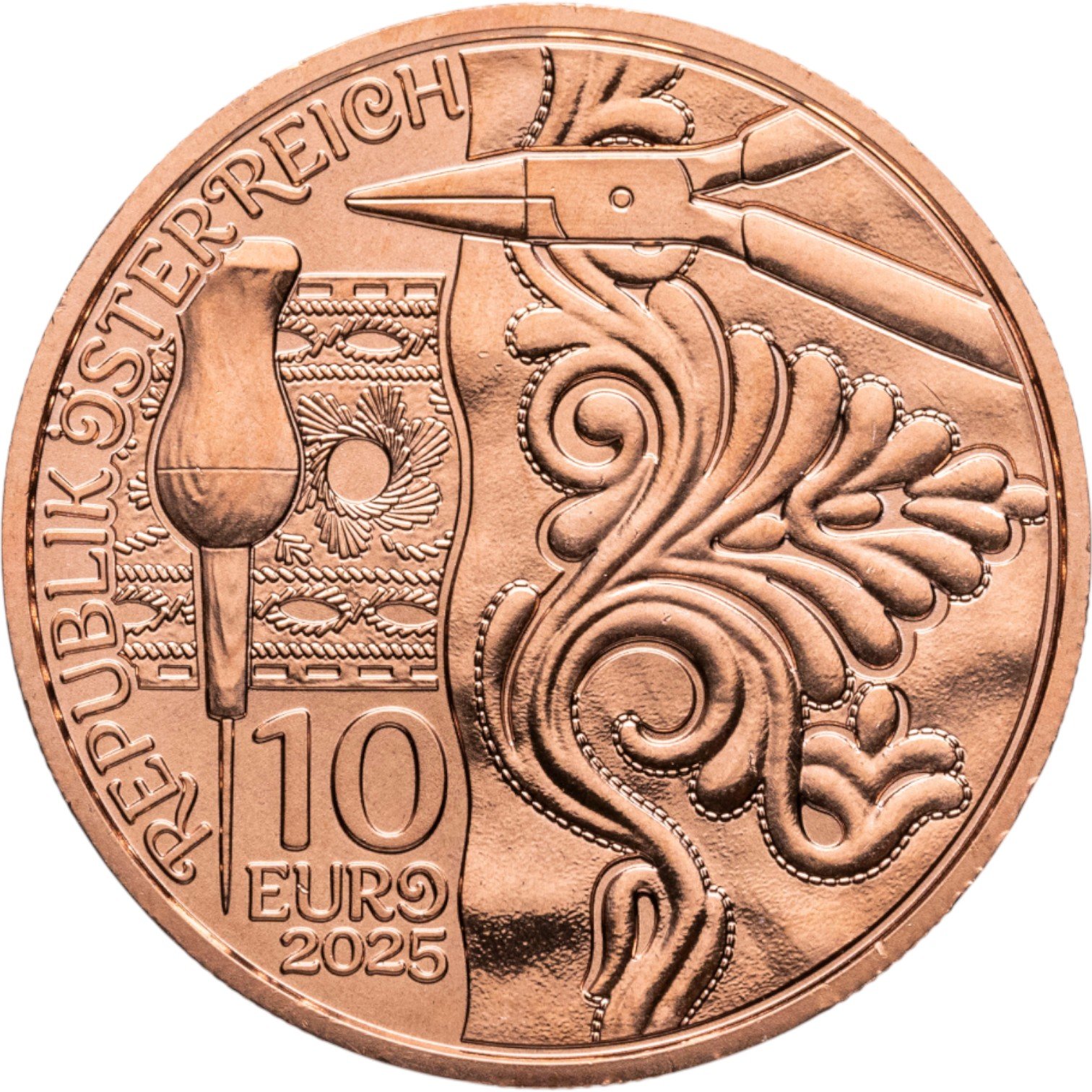 Монета Австрия 10 евро 2025 - Трахт - Ледерхозен стоимостью 2443 руб.