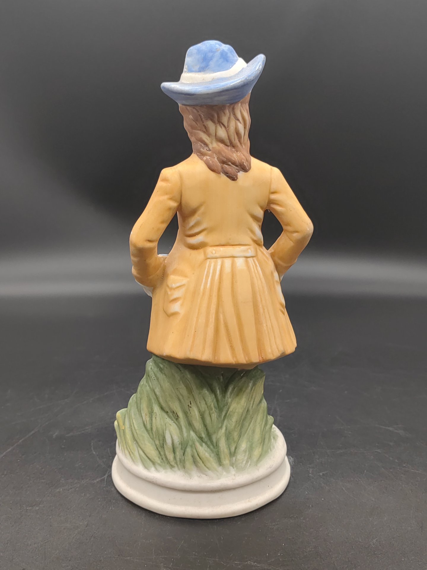 Статуэтка "Кавалер", бисквит, роспись, Европа, 1980-2000 гг. стоимостью ...