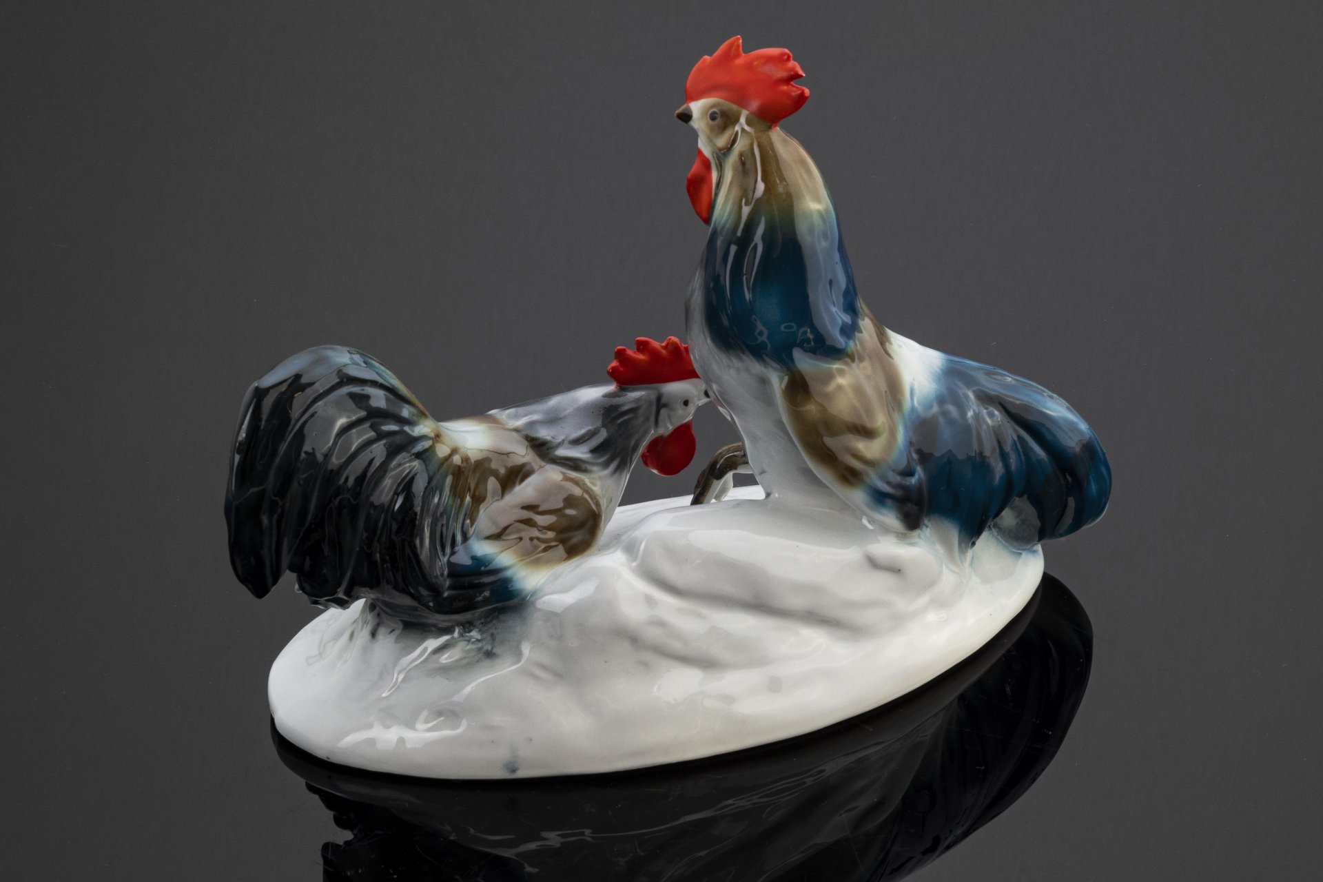 Статуэтка "Петухи", фарфор, роспись, Carl Scheidig, Gräfenthal, ГДР, 1972-1990 гг. стоимостью ...