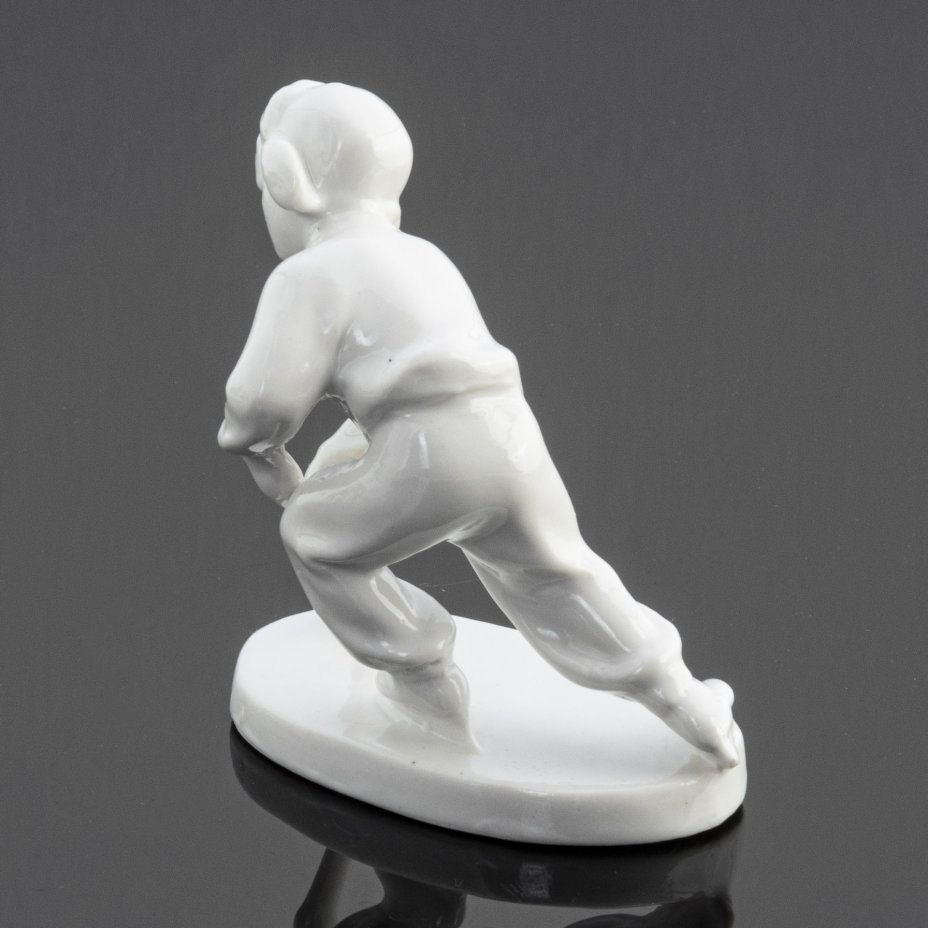 Статуэтка "Юный хоккеист", скульптор В.П. Щукина, фарфор, Ленинградский ...