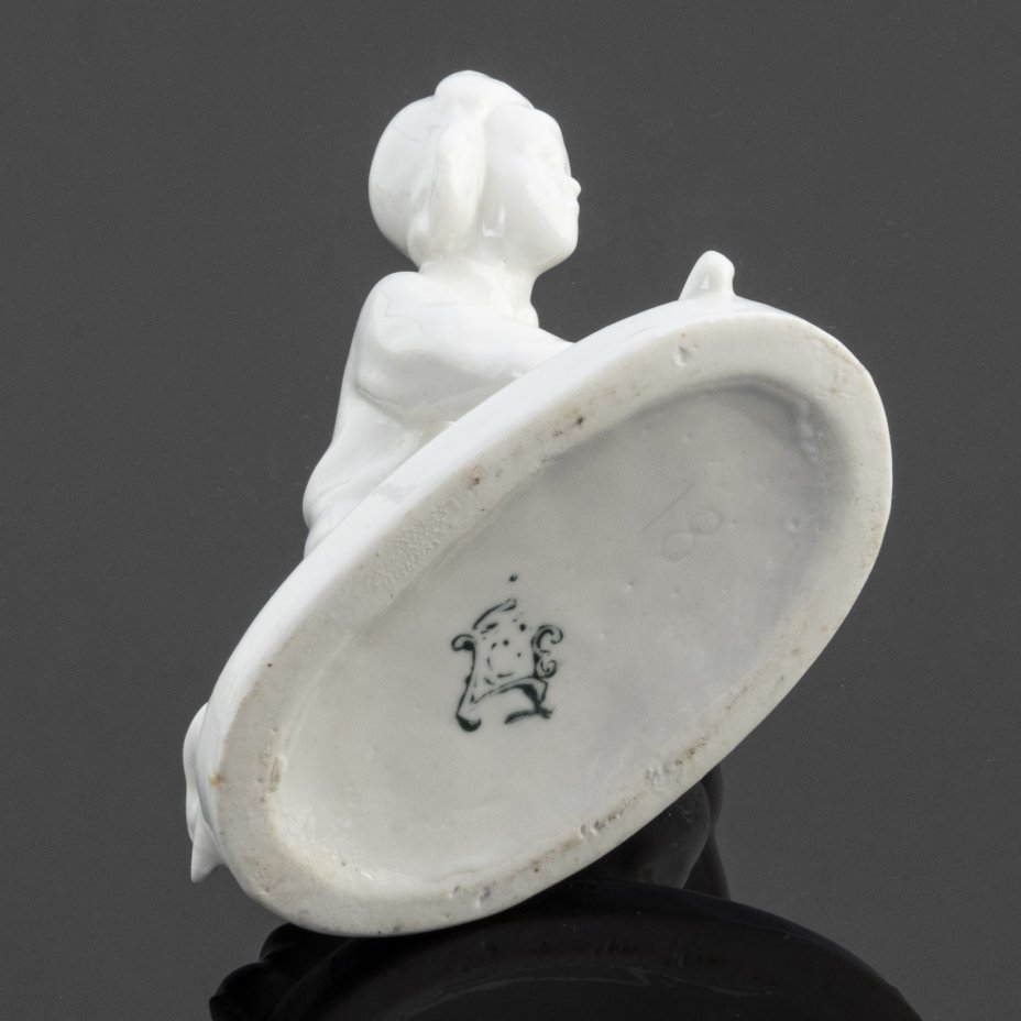 Статуэтка "Юный хоккеист", скульптор В.П. Щукина, фарфор, Ленинградский ...