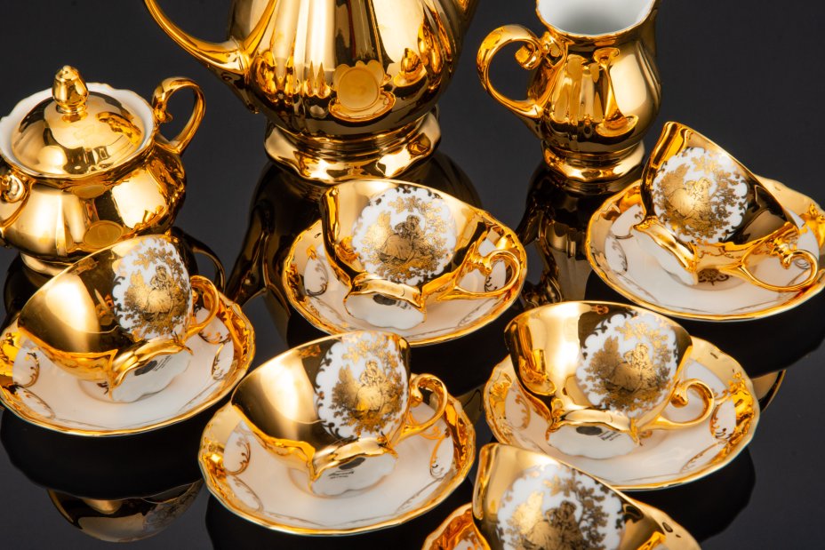 Сервиз кофейный, декорированный изображением галантных сцен, на 6 ...