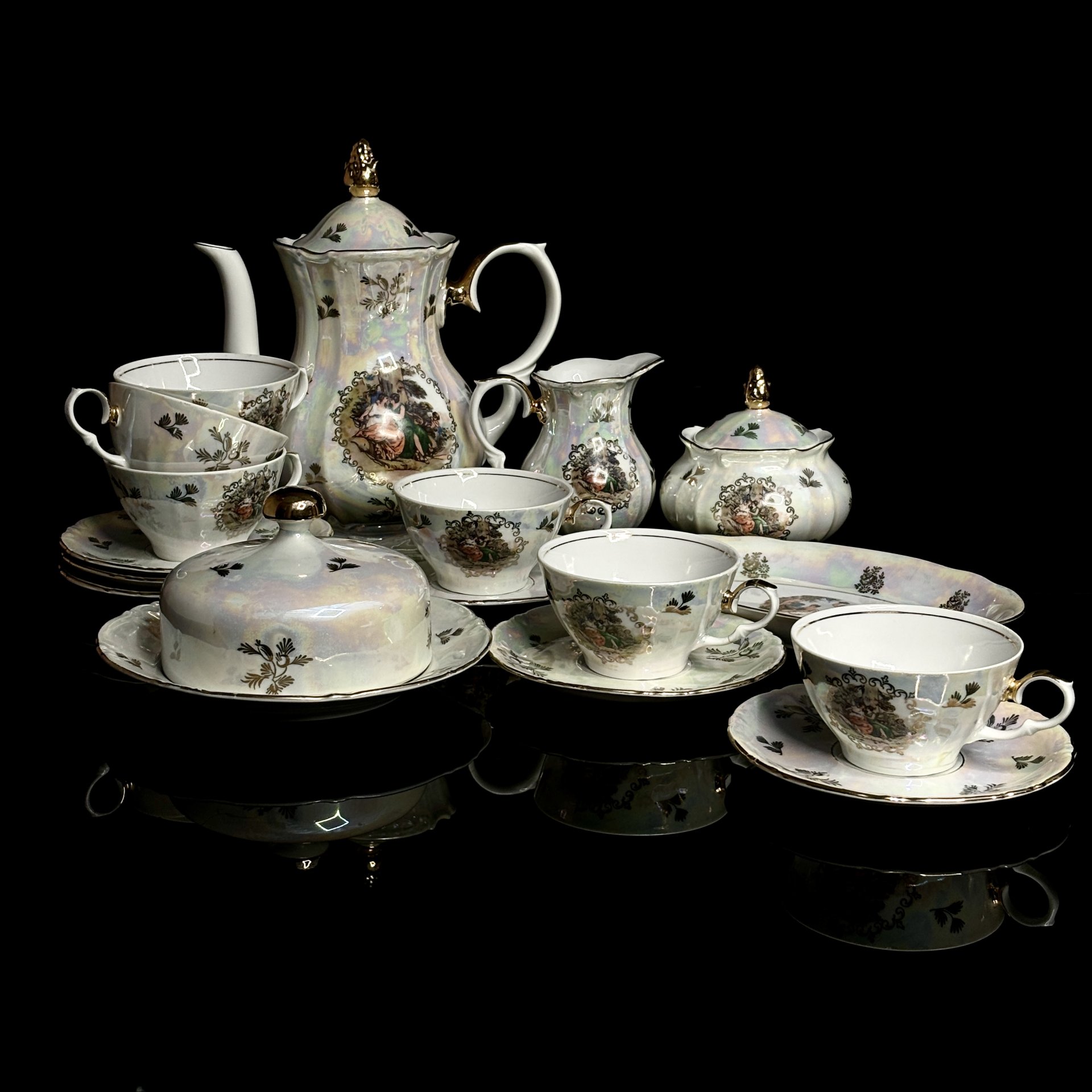 Сервиз чайно-кофейный "Мадонна" на 6 персон (17 предметов), фарфор, деколь, люстр, золочение ...
