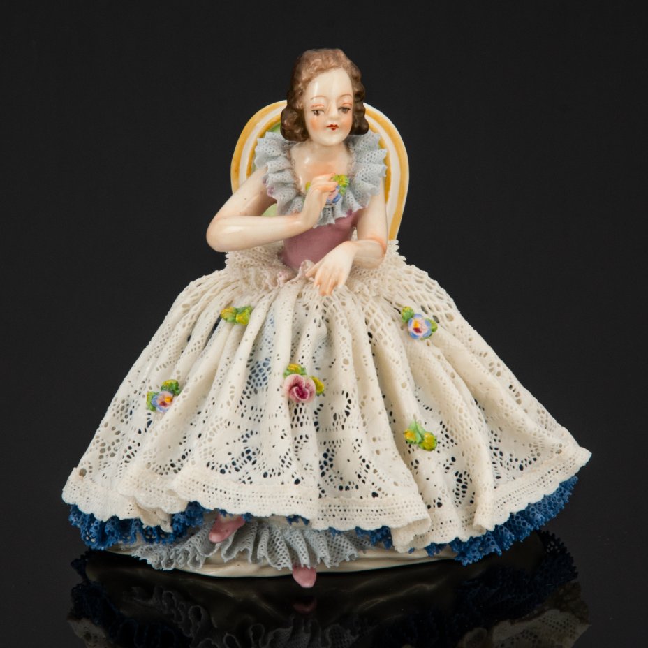 Статуэтка "Прекрасная дама в бело-голубом платье", фарфор, кружевной ...