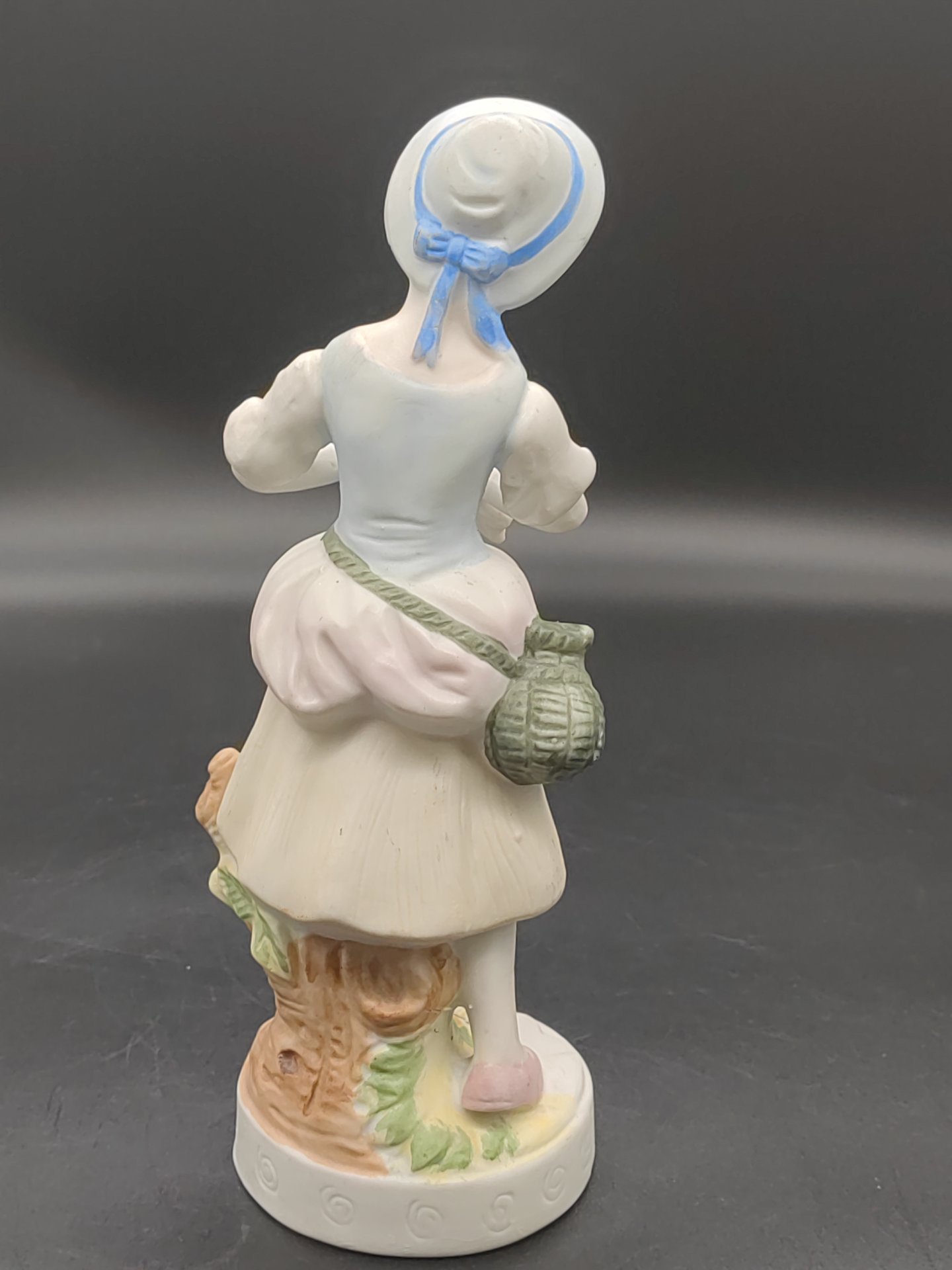 Статуэтка "Девочка с рыбой", бисквит, роспись, Европа, 1970-1990 гг ...