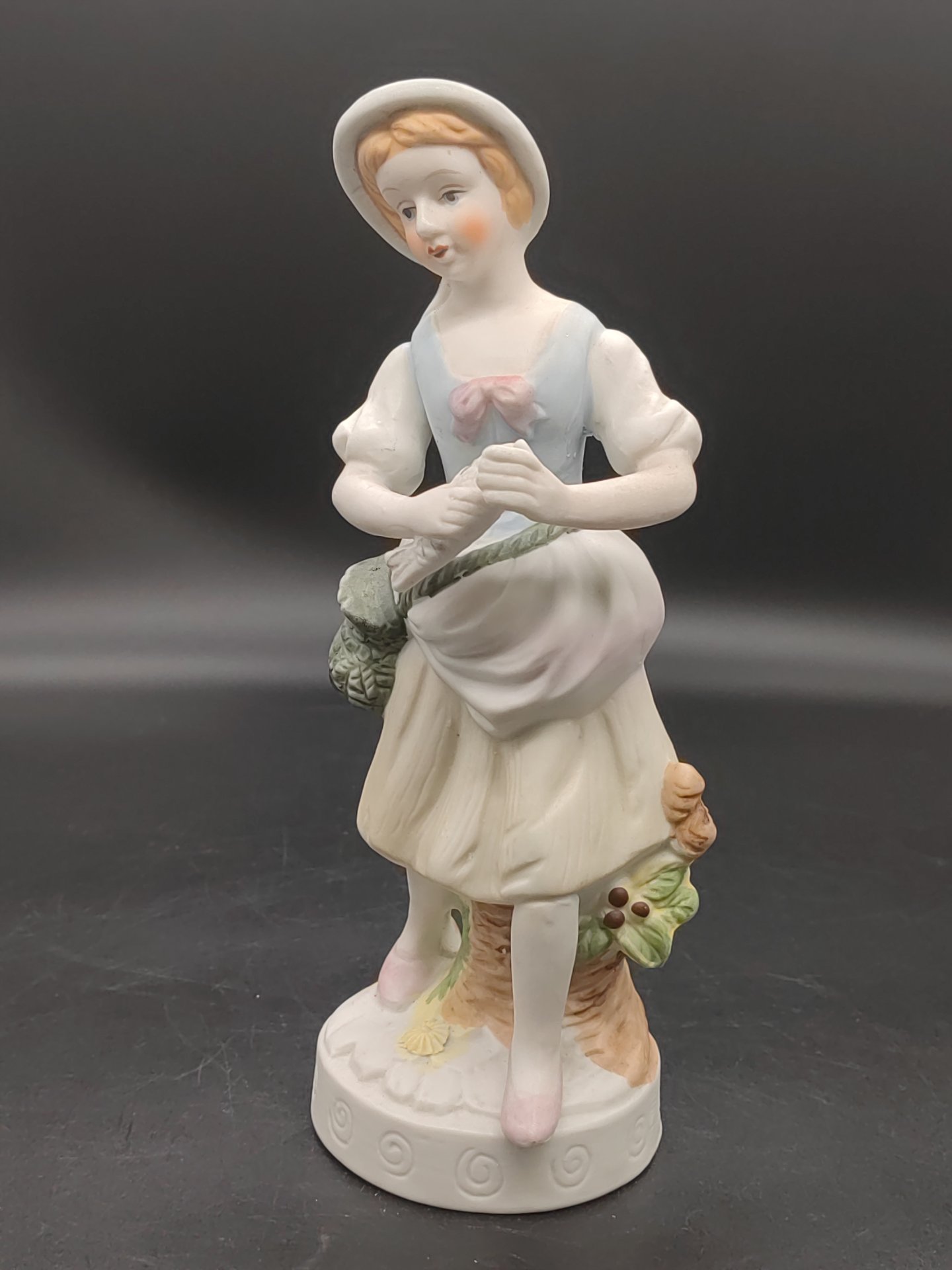 Статуэтка "Девочка с рыбой", бисквит, роспись, Европа, 1970-1990 гг ...