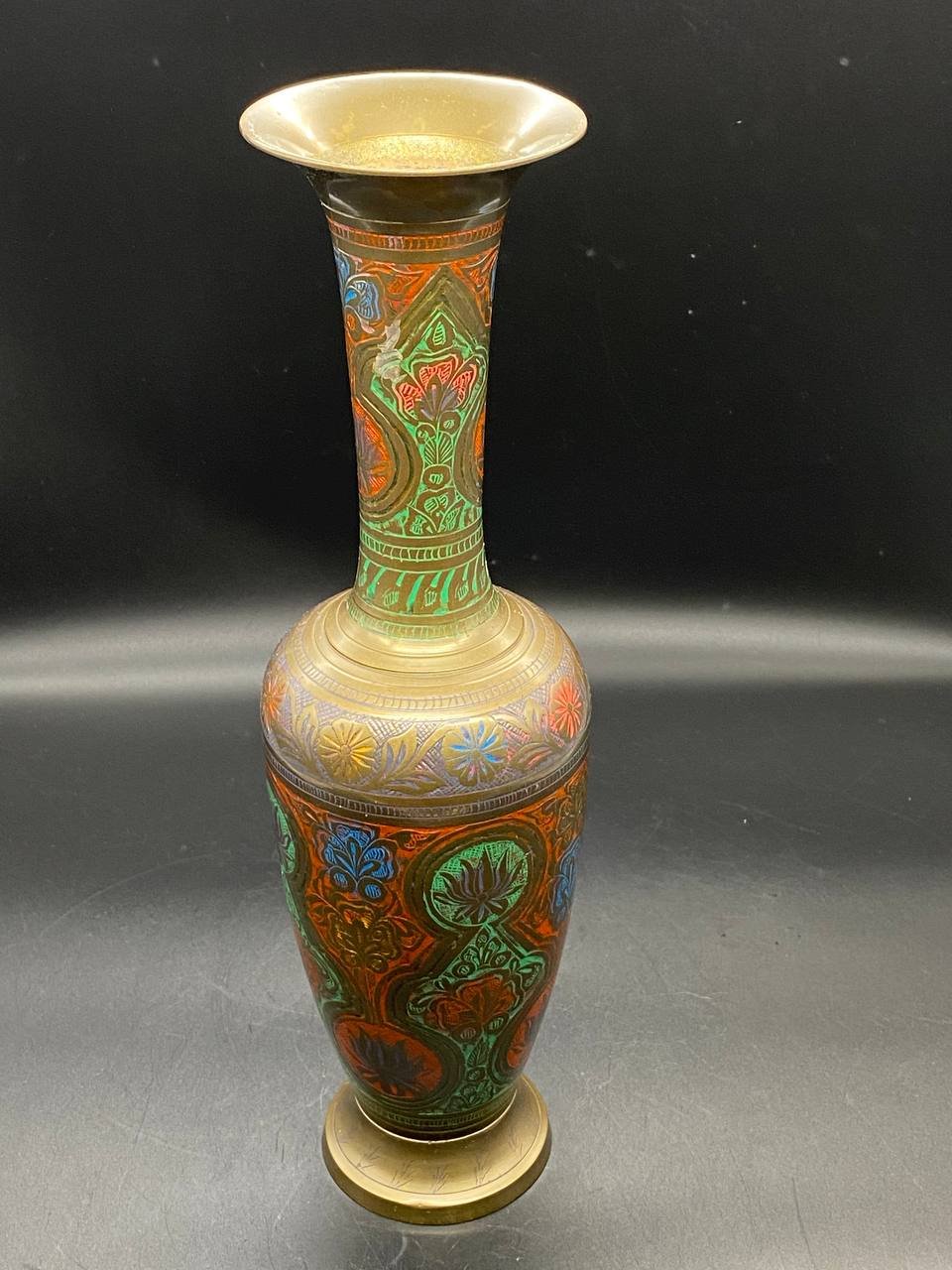 Ваза, латунь, резьба, краска, Индия, 1960-1980 гг. стоимостью 7500 руб.