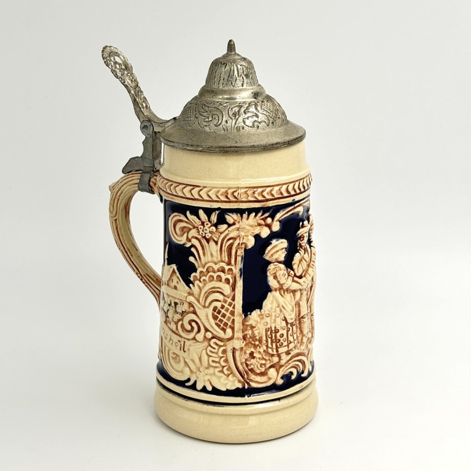 Кружка пивная с рельефным изображением охотников и напутствием ...