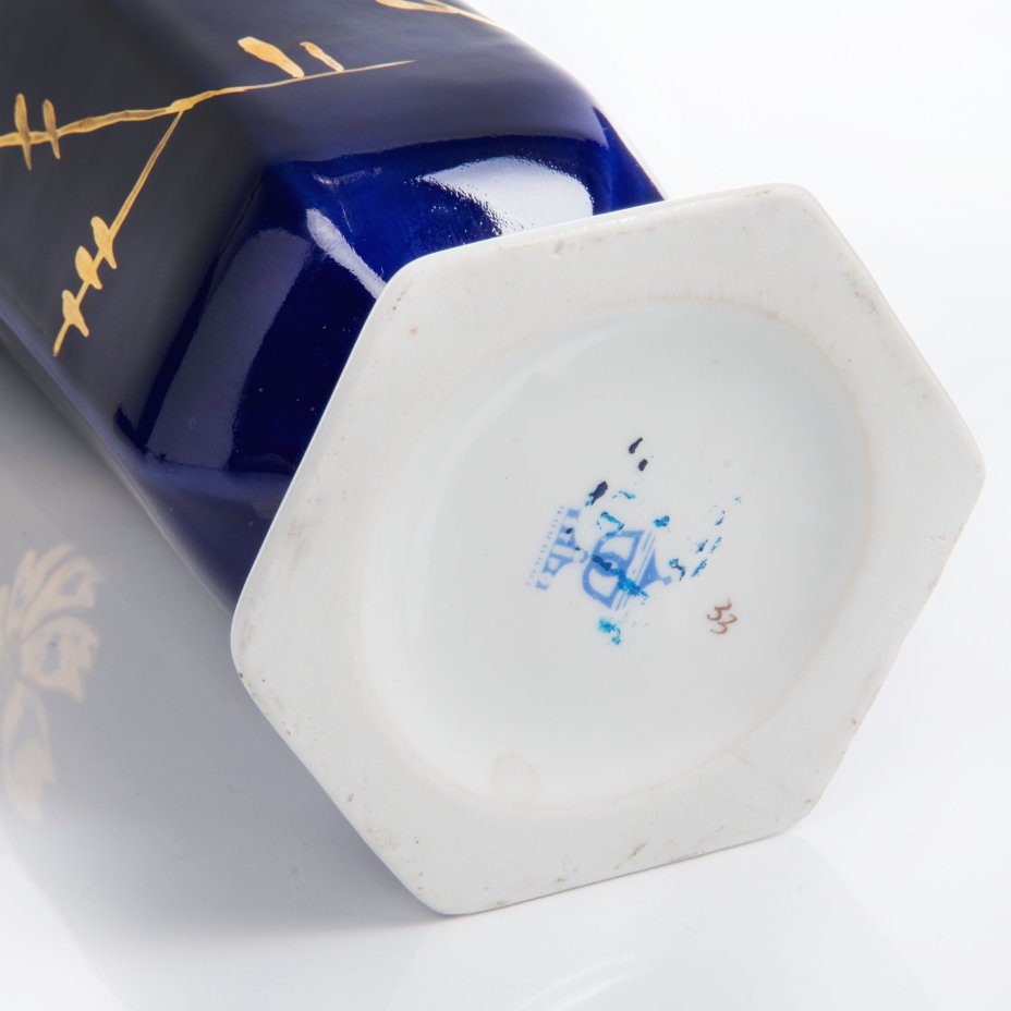 Ваза для цветов с шестигранным туловом и цветочным декором, фарфор ...