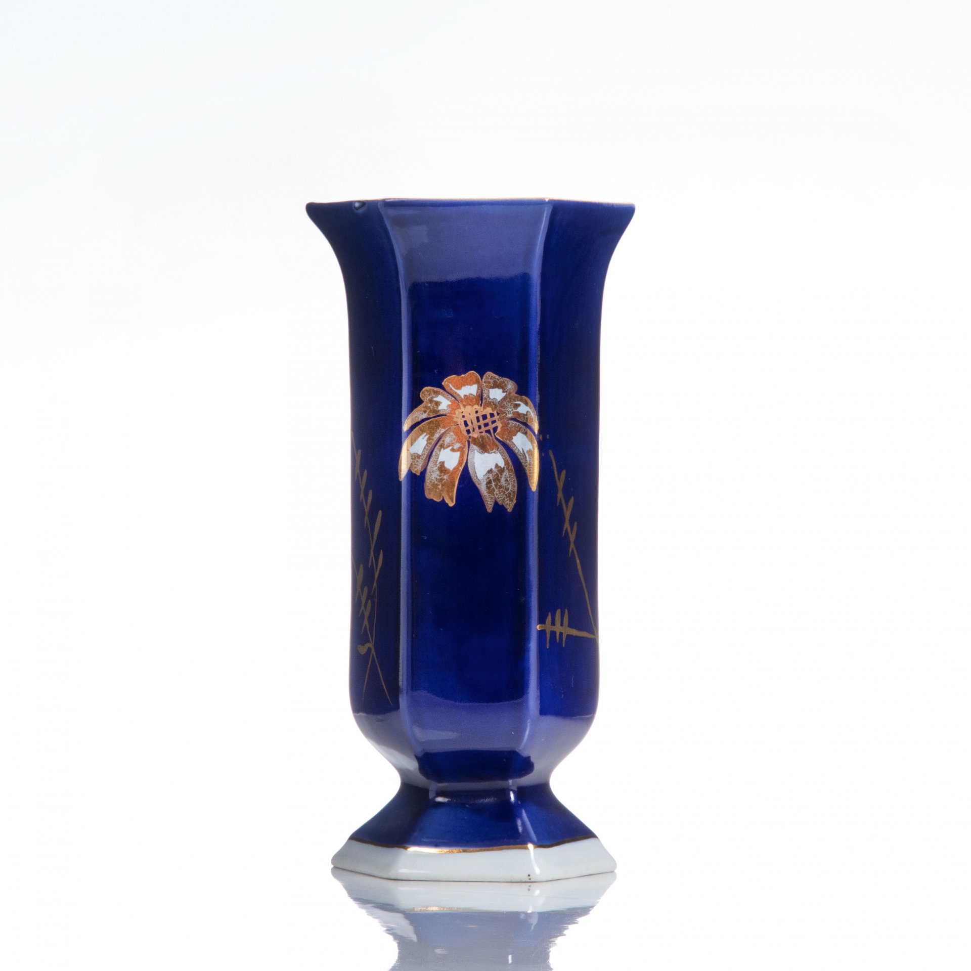 Ваза для цветов с шестигранным туловом и цветочным декором, фарфор ...