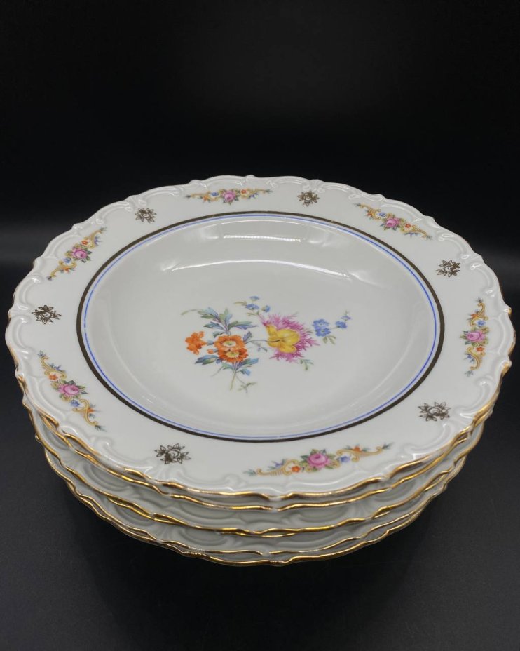 Набор суповых тарелок с рельефным декором по борту и цветочным декором на 6 персон, фарфор ...