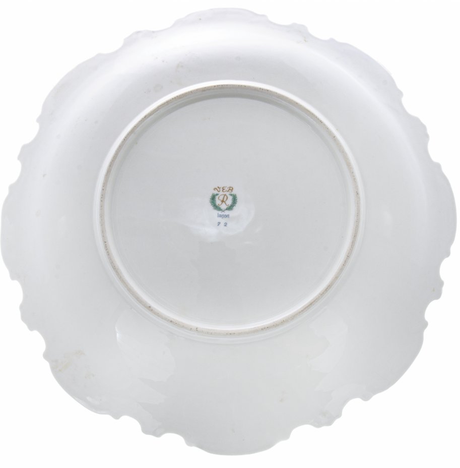 Блюдо с изображением цветов и рельефным краем, фарфор, деколь, золочение, мануфактура ...