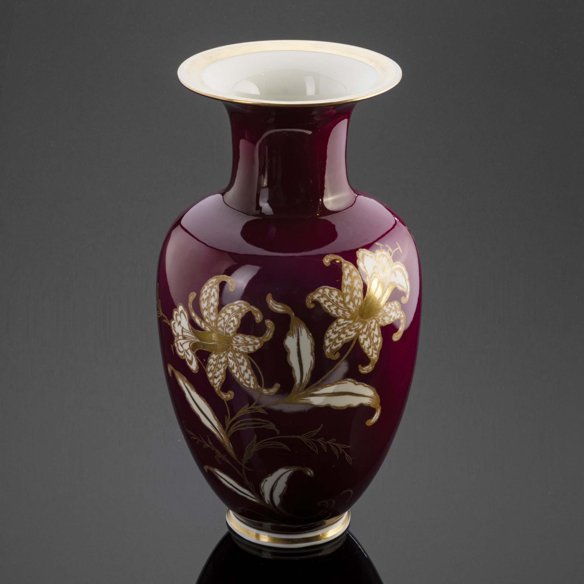 Ваза "Лилии" (крупная), фарфор, крытье, роспись по трафарету, золочение, Reichenbach (Райхенбах ...