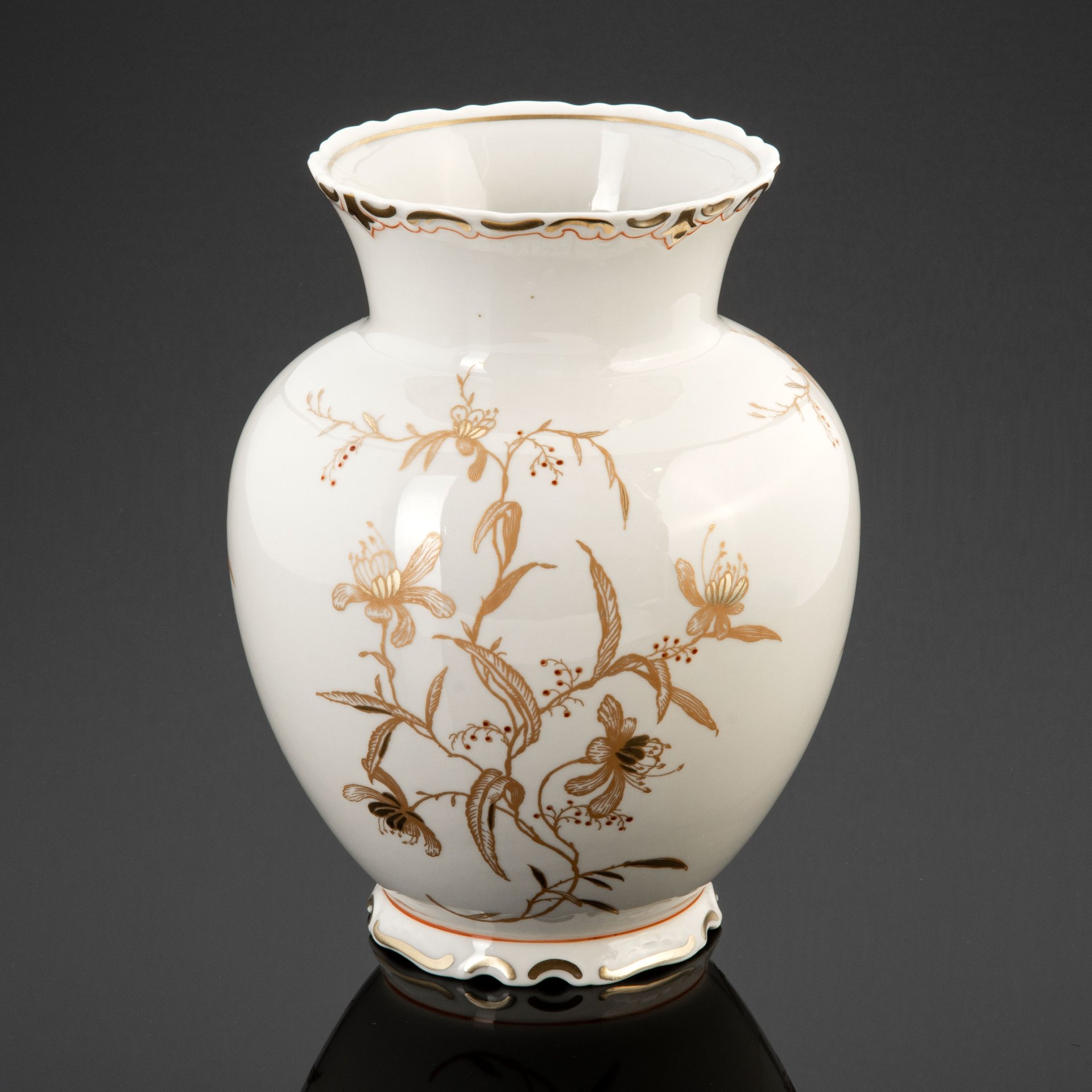 Ваза с изображениями цветов и фигурным бортом, фарфор, золочение, Reichenbach (Райхенбах ...