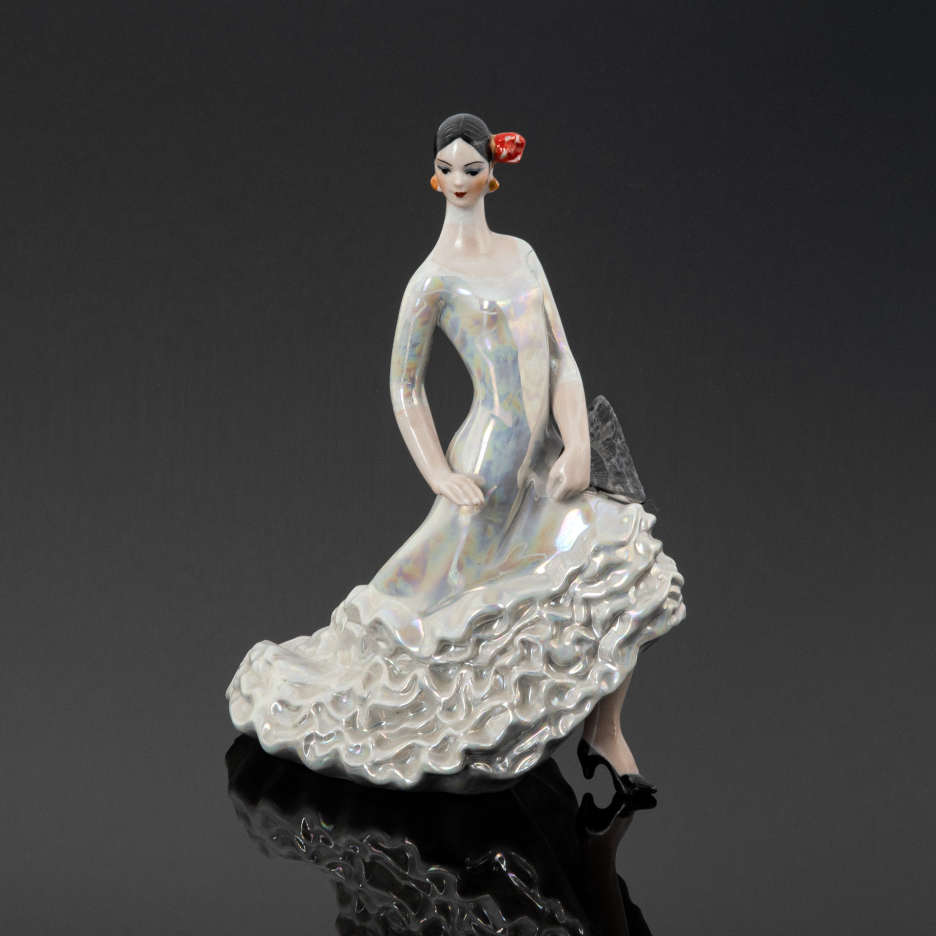 Статуэтка "Испанский танец", автор О. Жникруп, фарфор, роспись ...