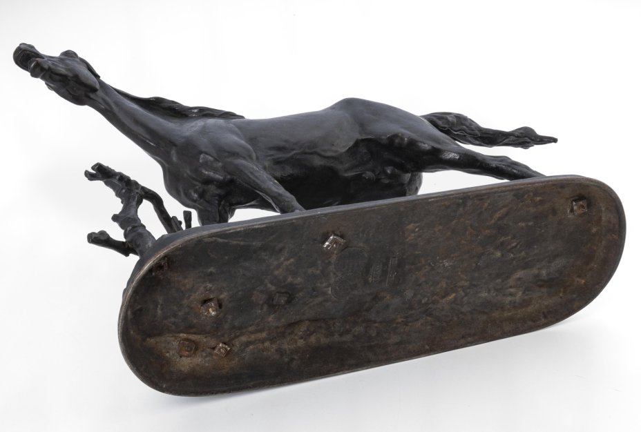 Скульптура "Конь у изгороди" ("Лошадь, ржущая в загородке"), скульптор П.-Ж. Мэн, формовщик П ...