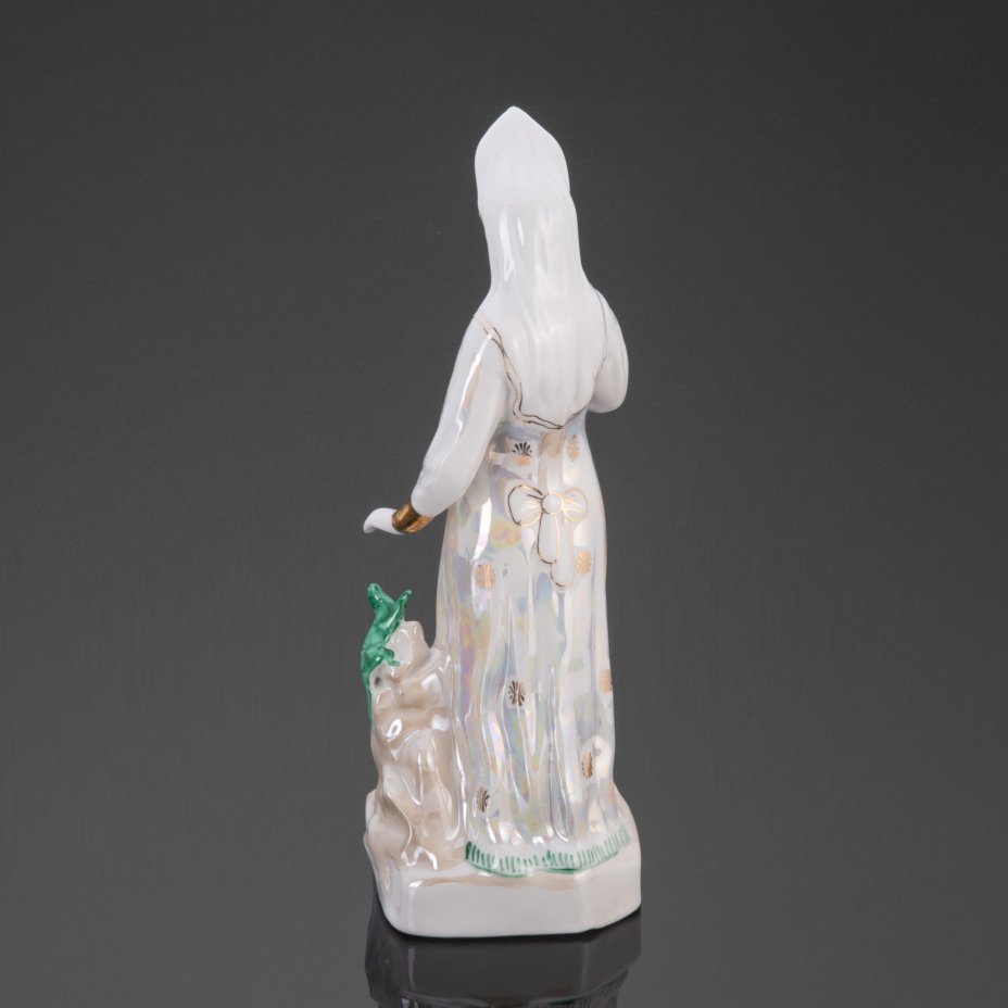 Статуэтка "Дары хозяйки Медной горы", скульптор Кожин П.М, фарфор ...