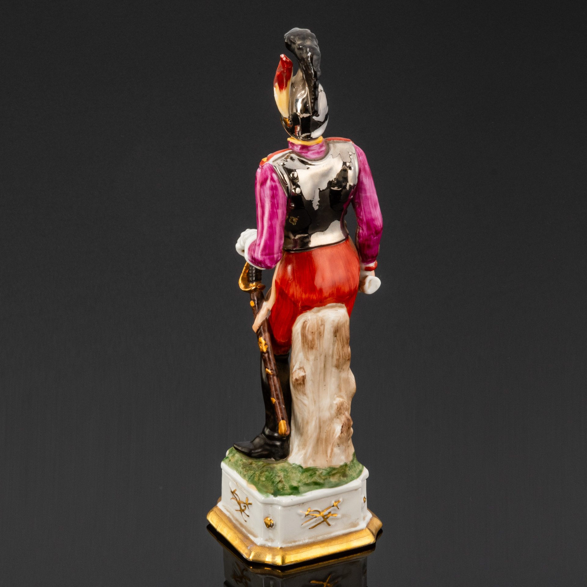 Статуэтка "Солдат армии Наполеона. Кирасир", фарфор, роспись, золочение ...