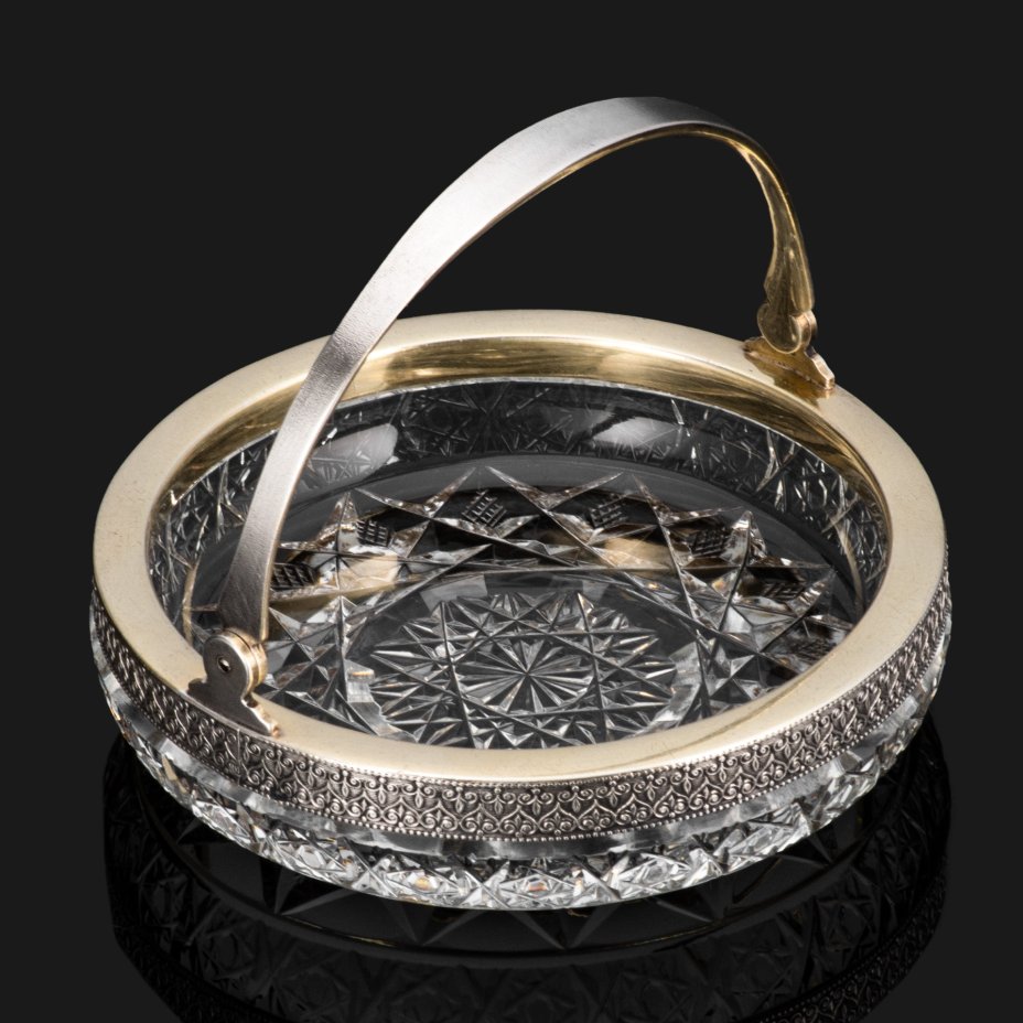 Ваза (конфетница) круглой формы в оправе с ручкой, металл, золочение ...