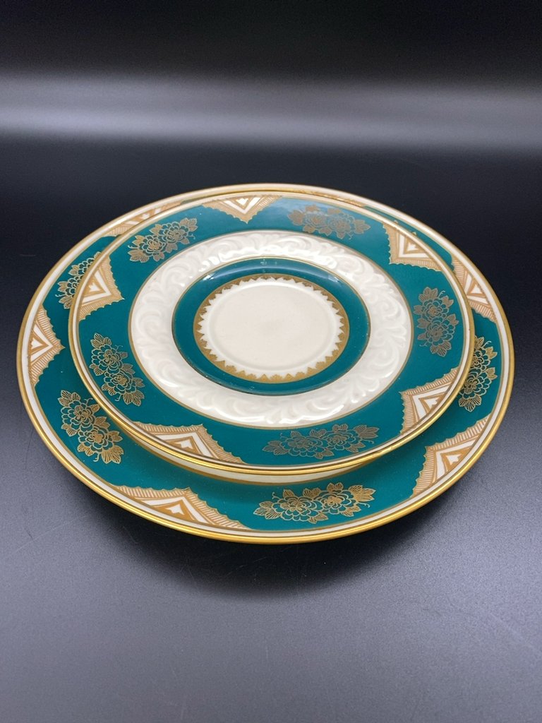 Набор из десертной тарелки и блюдца с цветочным орнаментом, фарфор, деколь, золочение ...