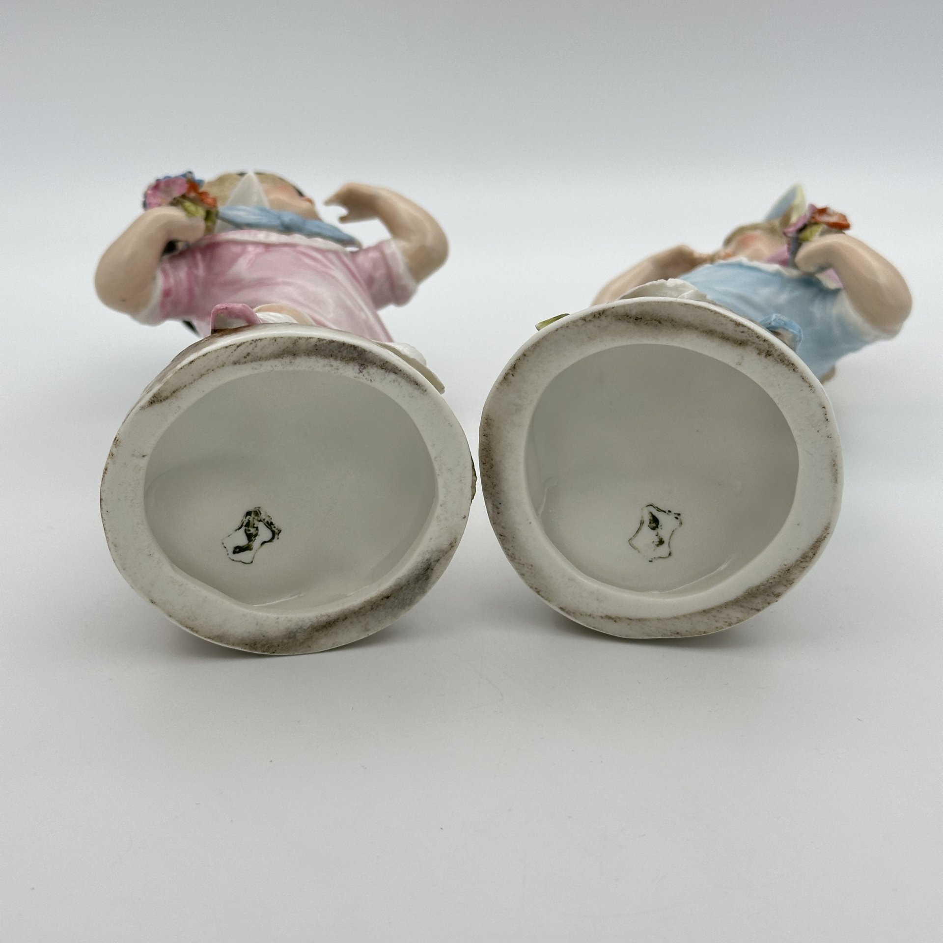 Статуэтки парные "Дети с цветами", фарфор, роспись, Западная Европа ...